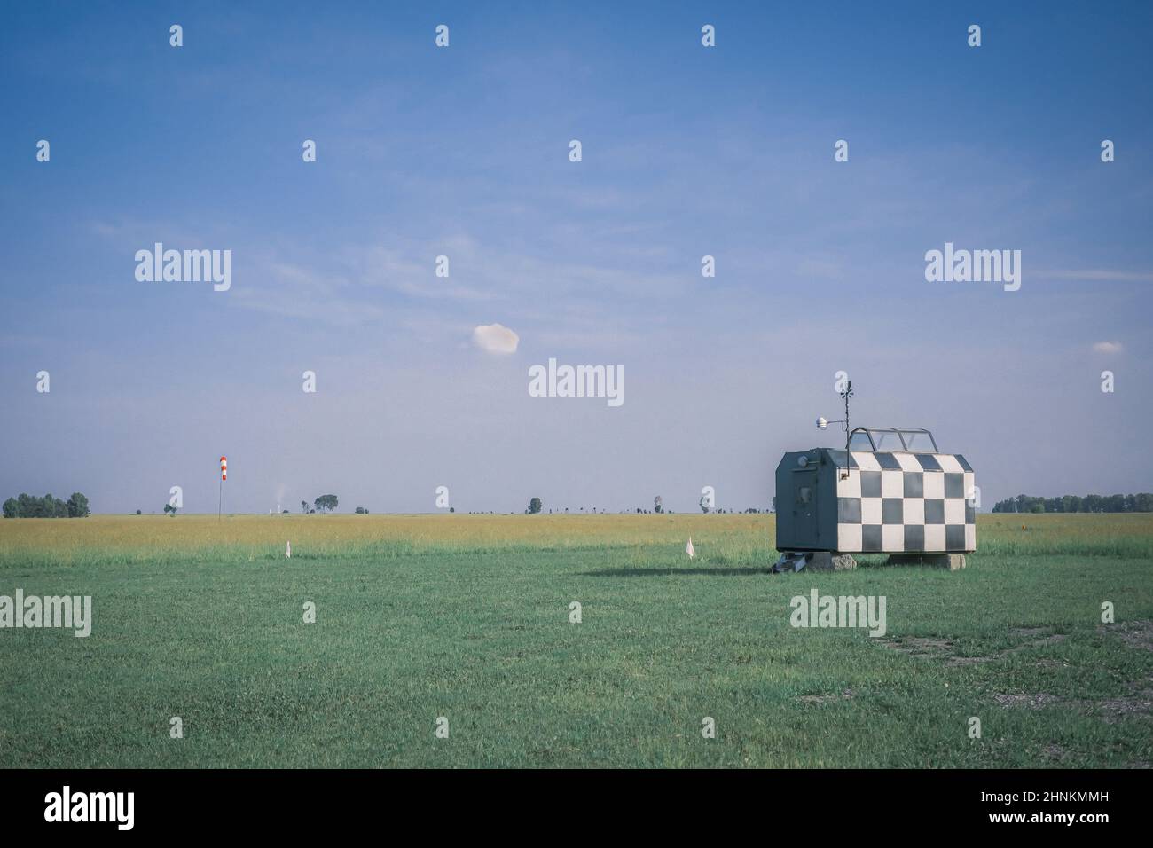 Airfield control radar hi-res stock photography and images - Alamy
