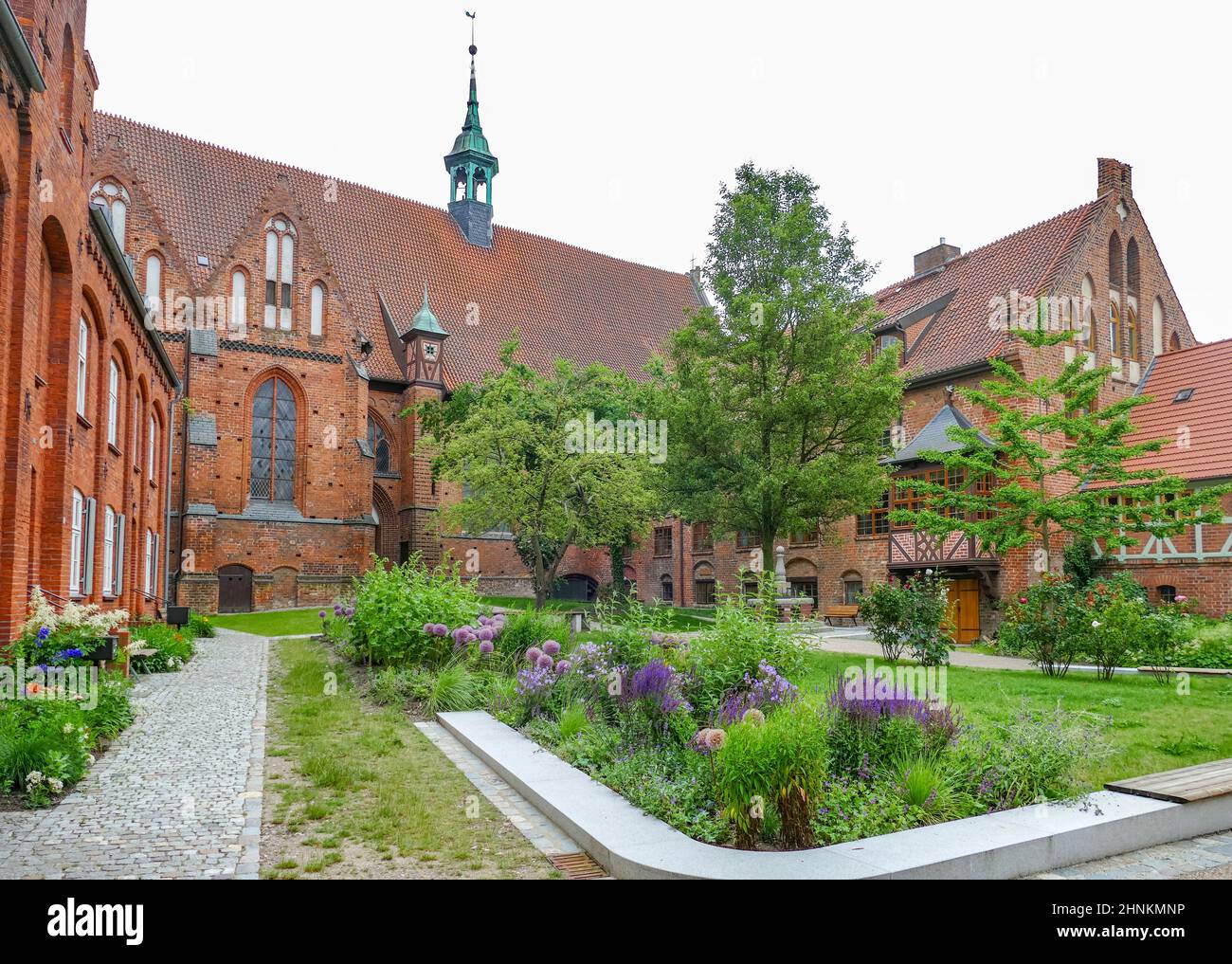 Kirche park hi-res stock photography and images - Alamy