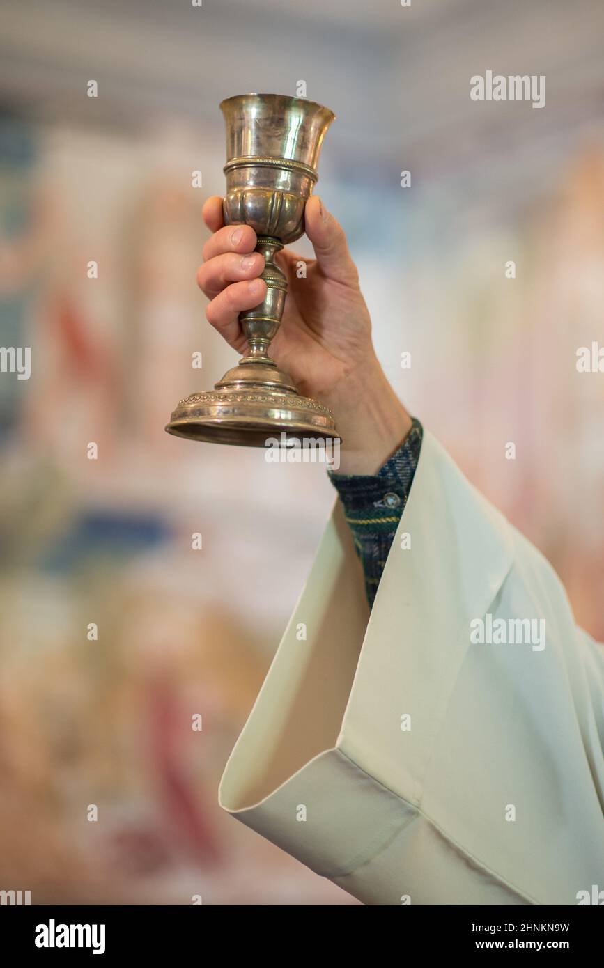 Offertory mass catholic hi-res stock photography and images - Alamy