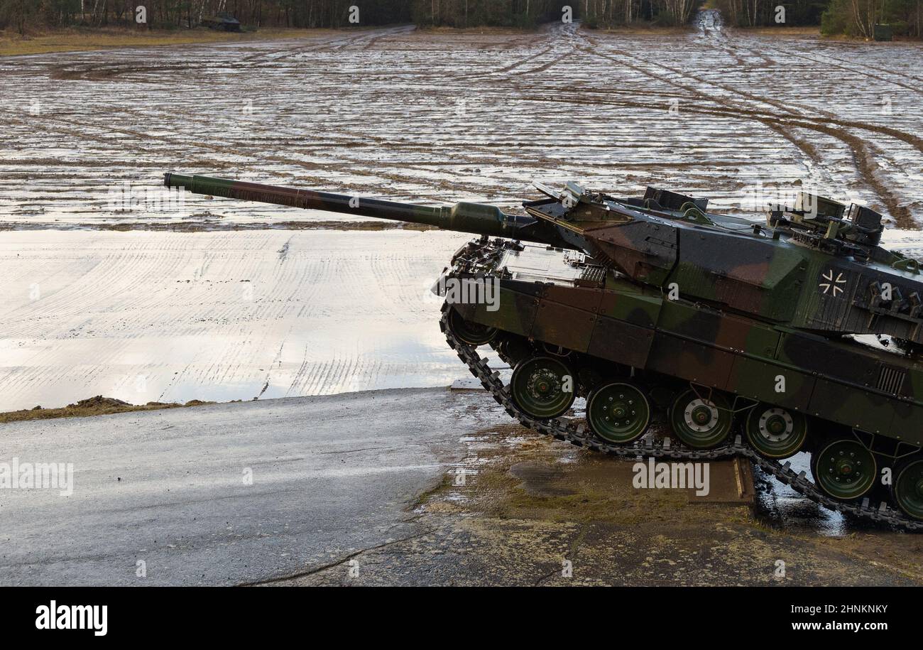 Munster, Germany. 07th Feb, 2022. A Bundeswehr Leopard 2A6 main battle ...