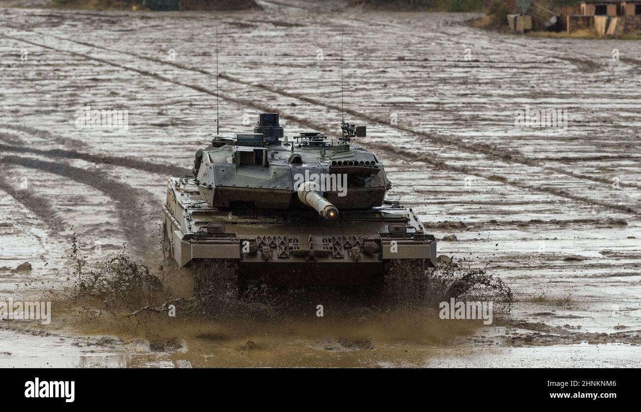 Munster, Germany. 07th Feb, 2022. A Bundeswehr Leopard 2A6 main battle ...