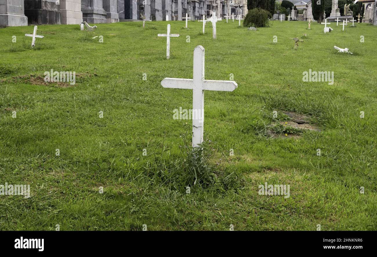 Cross at cemetery hi-res stock photography and images - Alamy