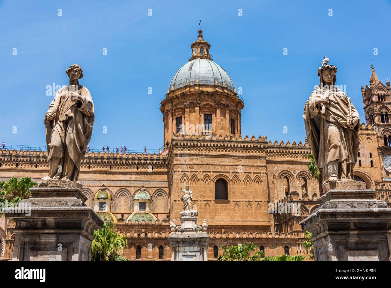 Statue facing Palermo Cathedral, Sicily Stock Photo - Alamy
