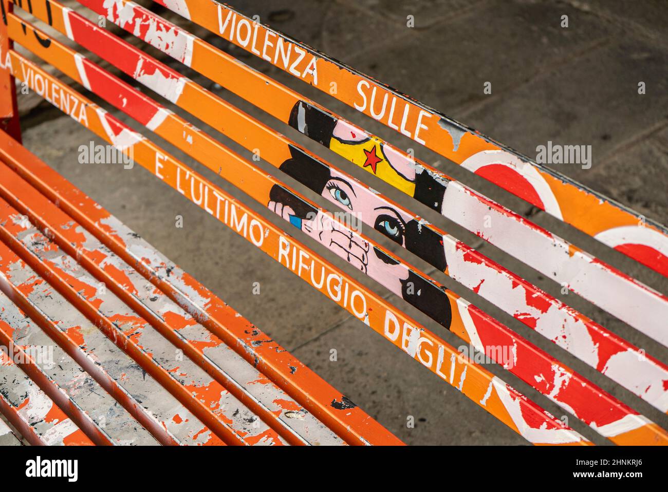 Graffiti bench hi-res stock photography and images - Alamy