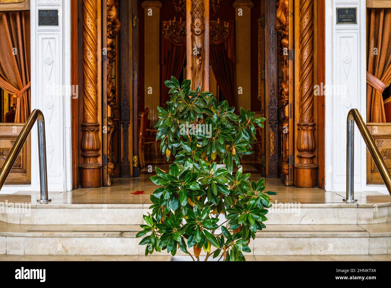 Vintage hotel reception hi-res stock photography and images - Alamy