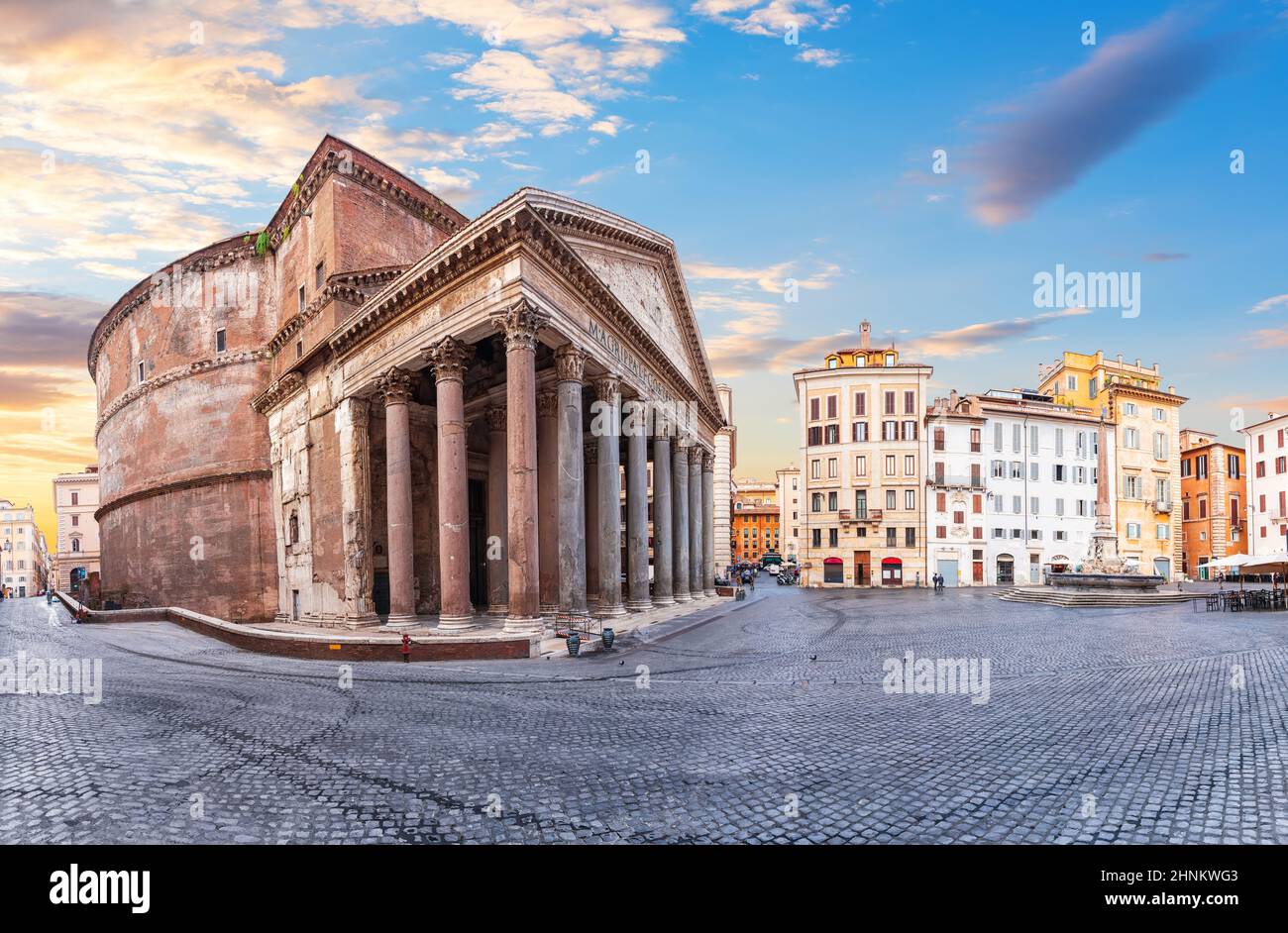 Facade house pantheon square hi-res stock photography and images - Alamy