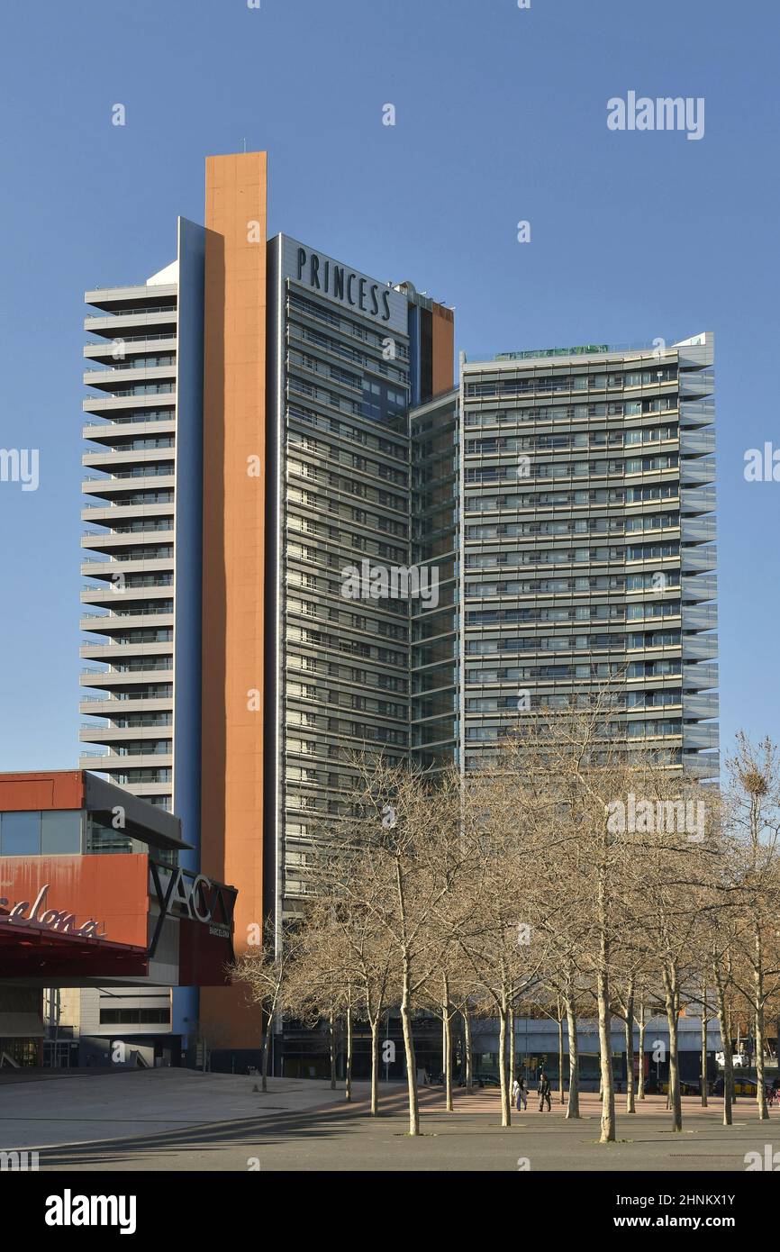 High rise building barcelona spain hi-res stock photography and images ...