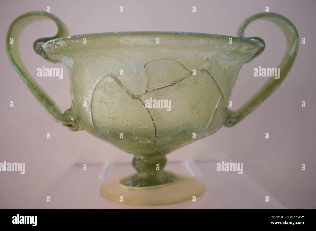 Ancient roman drinking cup High Resolution Stock Photography and Images ...