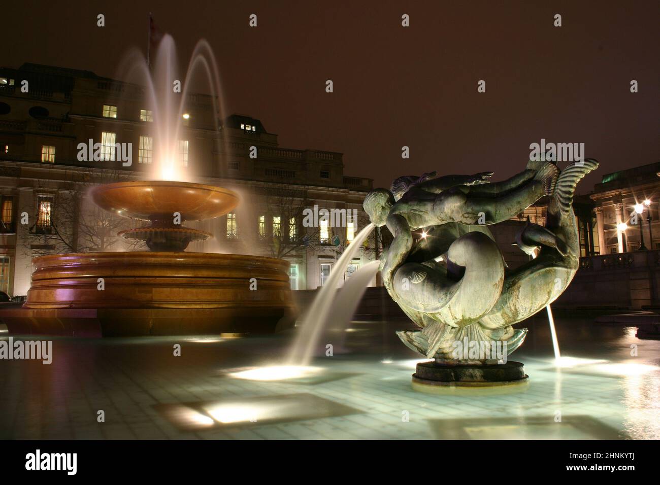 Fountains in Trafalgar Square London at night Stock Photo - Alamy