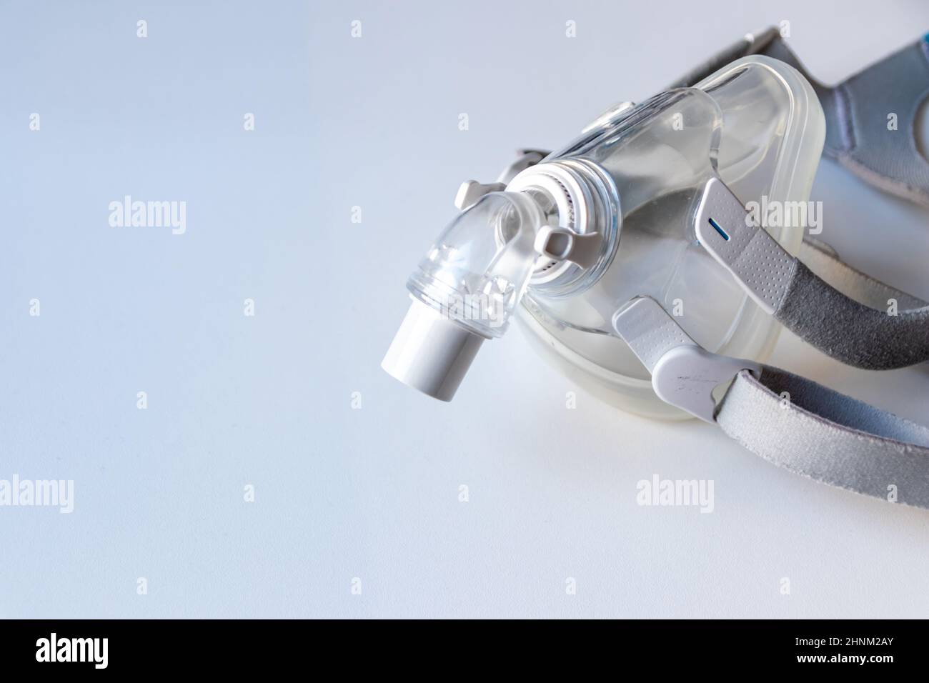 CPAP mask against obstructive sleep apnea helps patients respirator ...