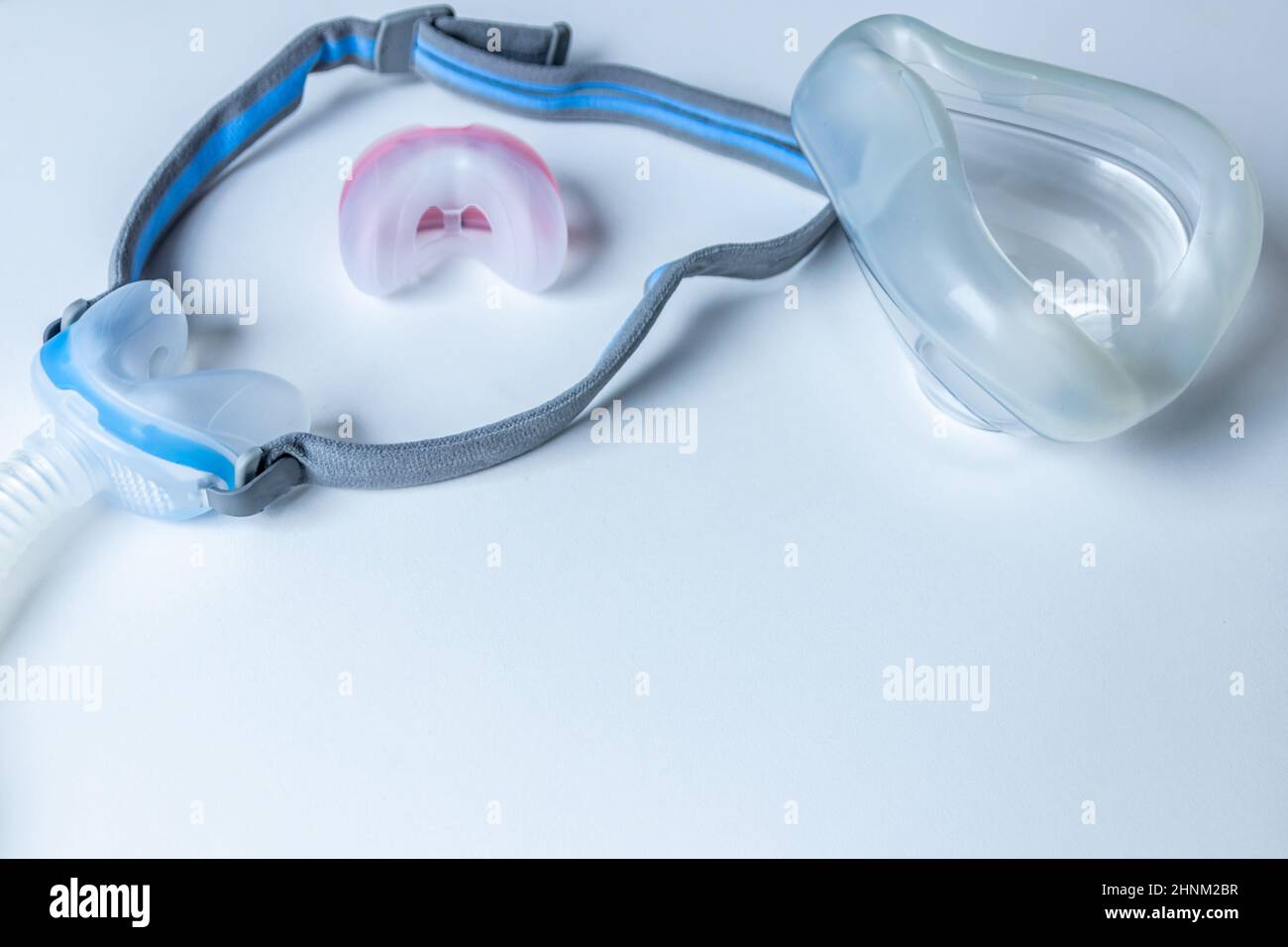 CPAP mask against obstructive sleep apnea helps patients respirator ...
