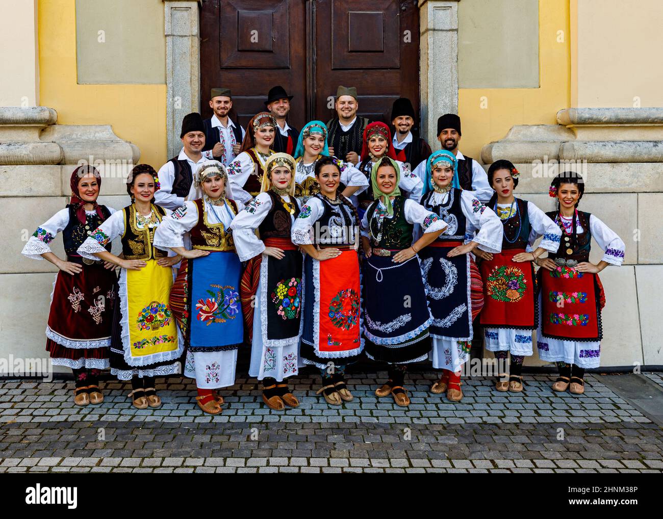 Romanian People in folkloric dress Stock Photo - Alamy