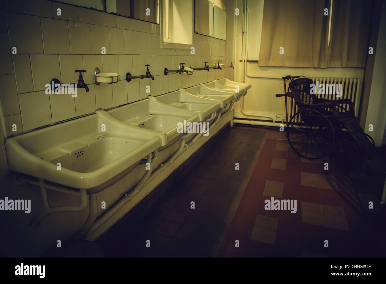 Ceramic basin hi-res stock photography and images - Alamy