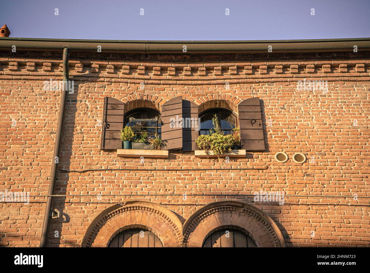 Detail facade windows medieval hi-res stock photography and images - Alamy