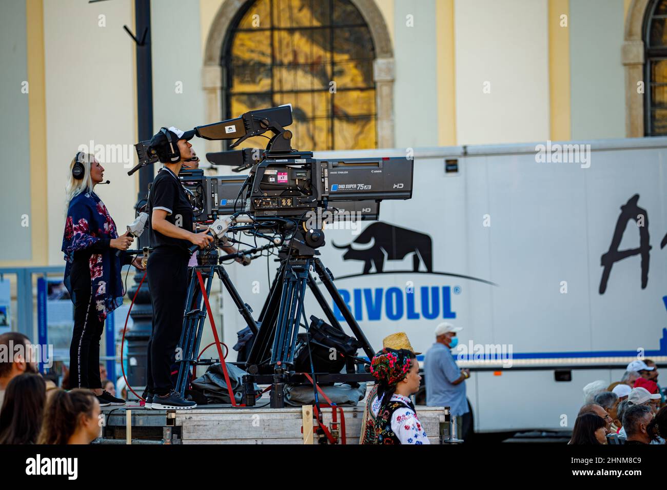 Professional cameraman hi-res stock photography and images - Alamy