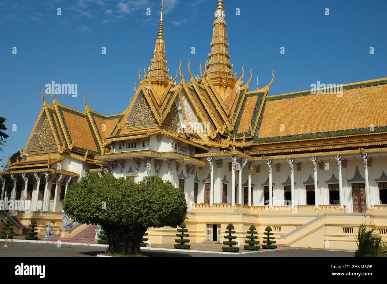 Preah Thineang Dheva Vinnichay throne hall, Royal Palace, Phnom Penh ...