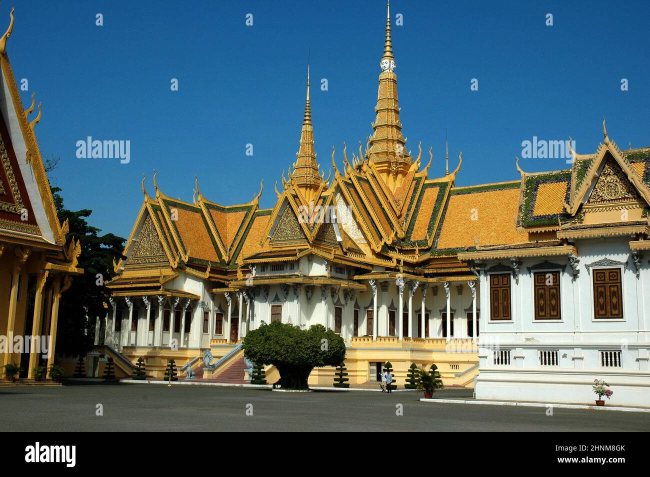 Preah Thineang Dheva Vinnichay throne hall, Royal Palace, Phnom Penh ...