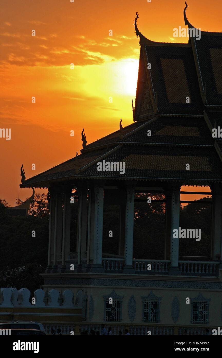 Sunset at Royal Palace, Phnom Penh, kingdom of Cambodia, Southeast Asia ...