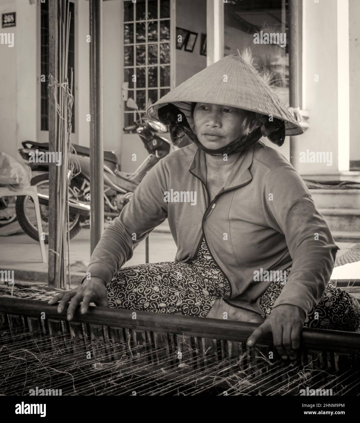 Handloom weaver hi-res stock photography and images - Alamy