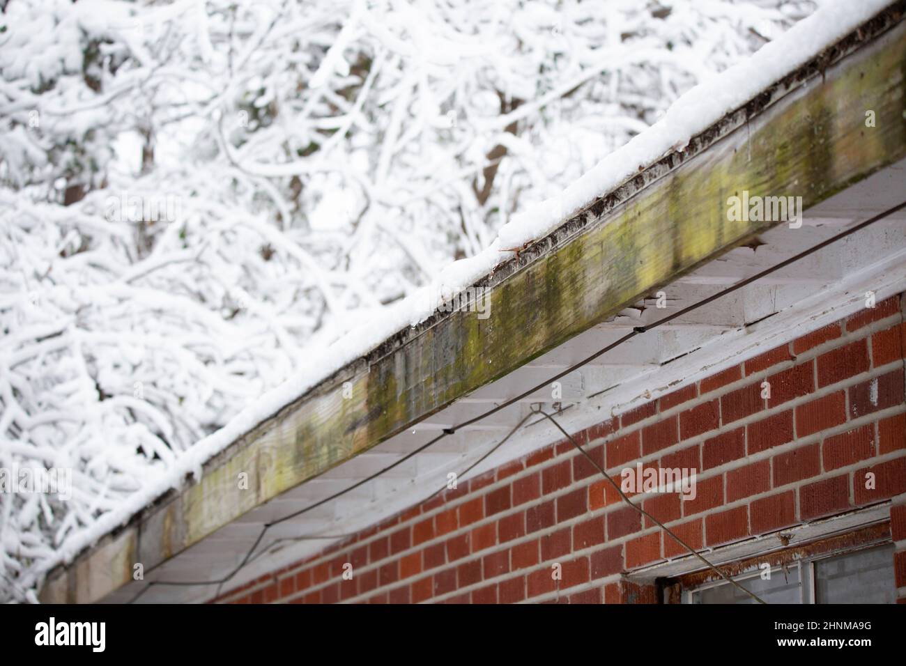 Snow melting as tiny droplets from a house roof Stock Photo - Alamy