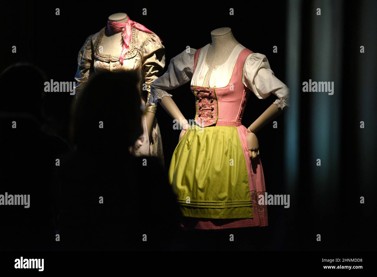 Das "Dirndl", ein typisch österreichisches und bayerisches Kleid ...