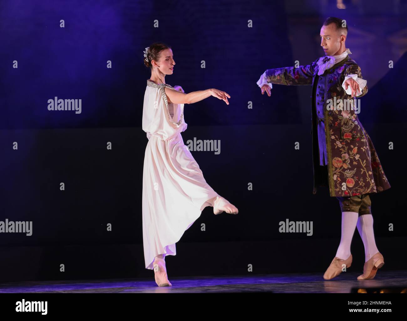 Dance french court hi-res stock photography and images - Alamy