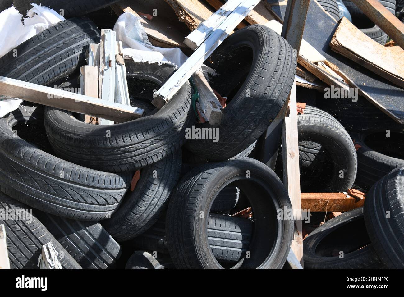 Stacked tires hi-res stock photography and images - Alamy