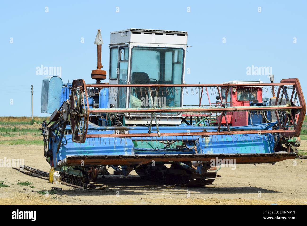Cutting rice crop hi-res stock photography and images - Alamy