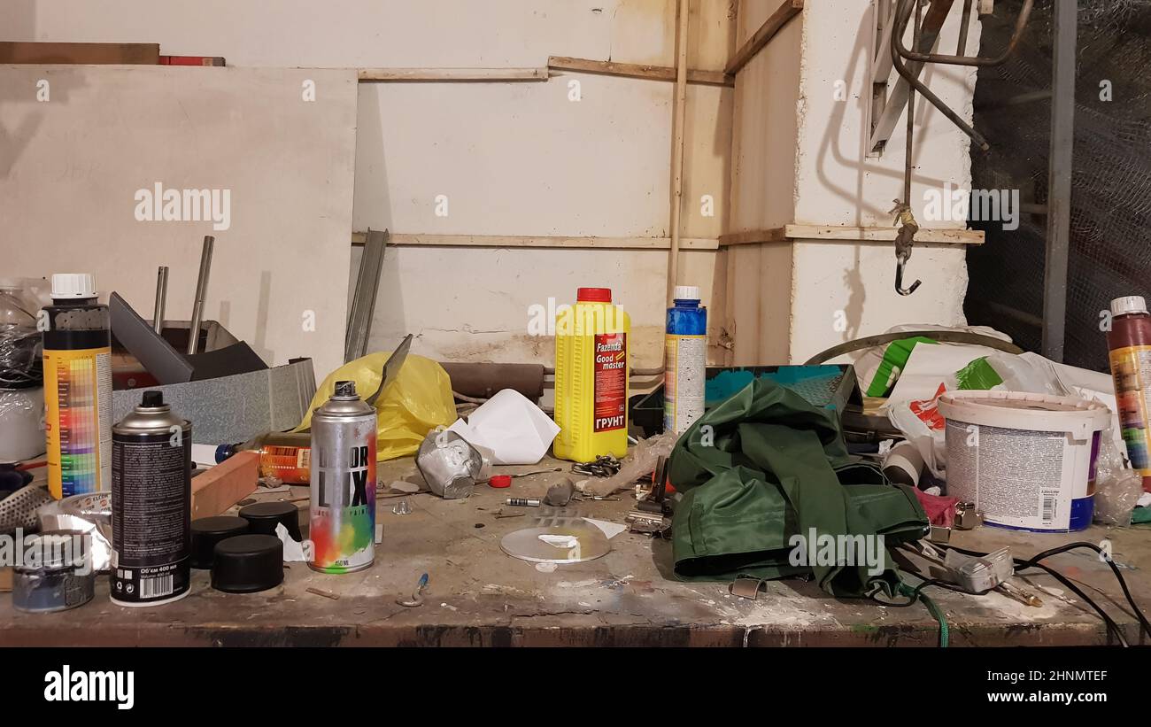 Old workbench old work tools hi-res stock photography and images - Alamy