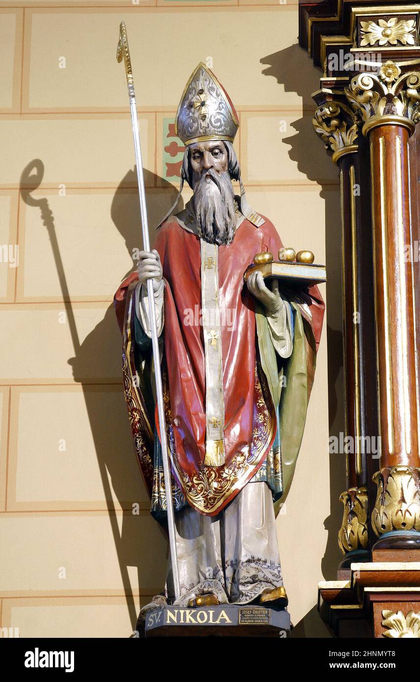 Nicholas statue hi-res stock photography and images - Alamy