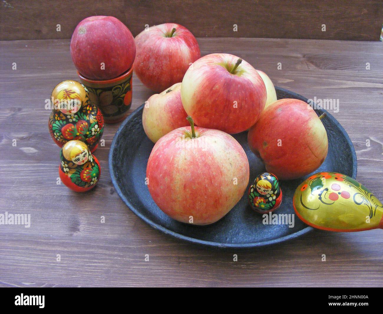 Russian cuisine. Composition of red and yellow apples on black cast ...