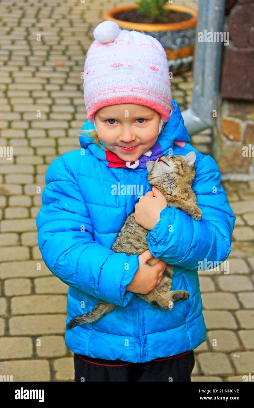 Love of animals hi-res stock photography and images - Alamy