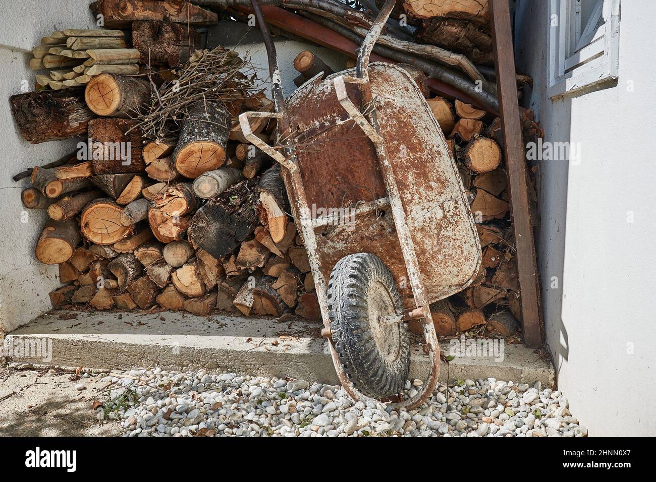 Stack firewood wheelbarrow hi-res stock photography and images - Alamy