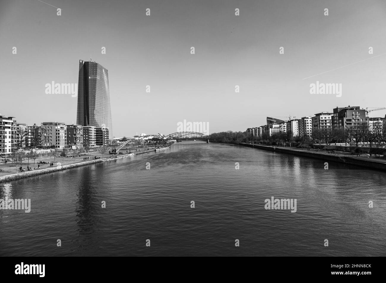 Construction new modern building Black and White Stock Photos & Images ...