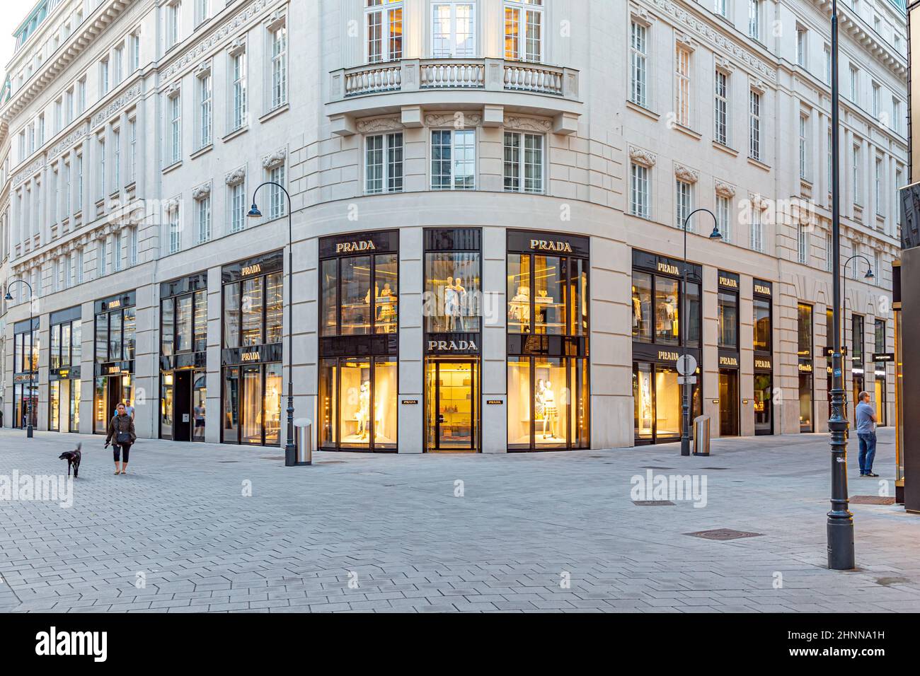 foreign tourists visit vienna and to go shopping in the famous Graben ...