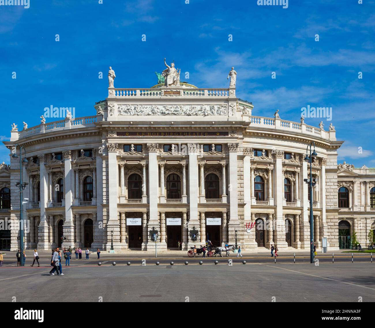 Staatsoper vienna facade hi-res stock photography and images - Alamy