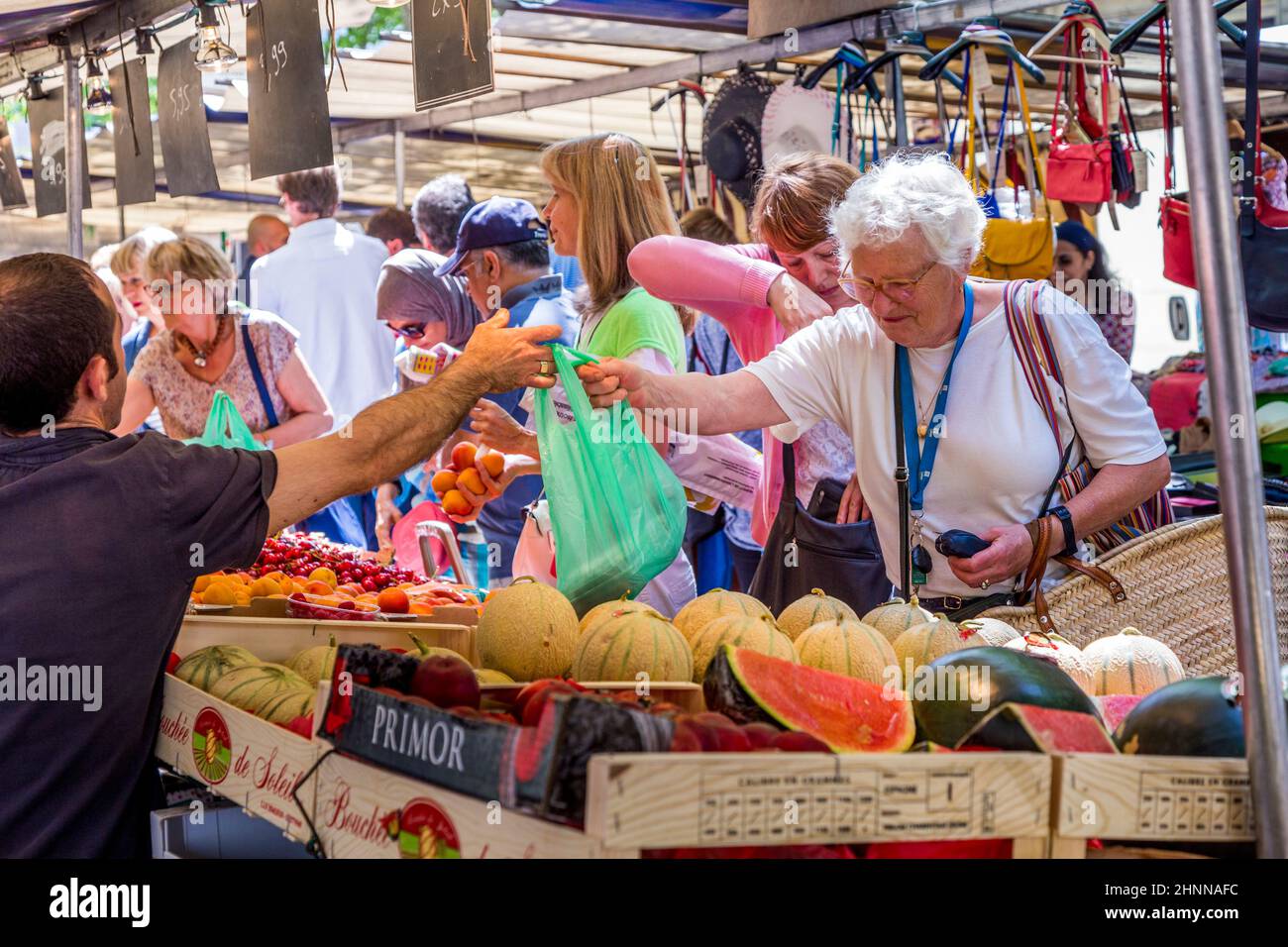 people visit farmers market in Chaillot, Paris Stock Photo - Alamy