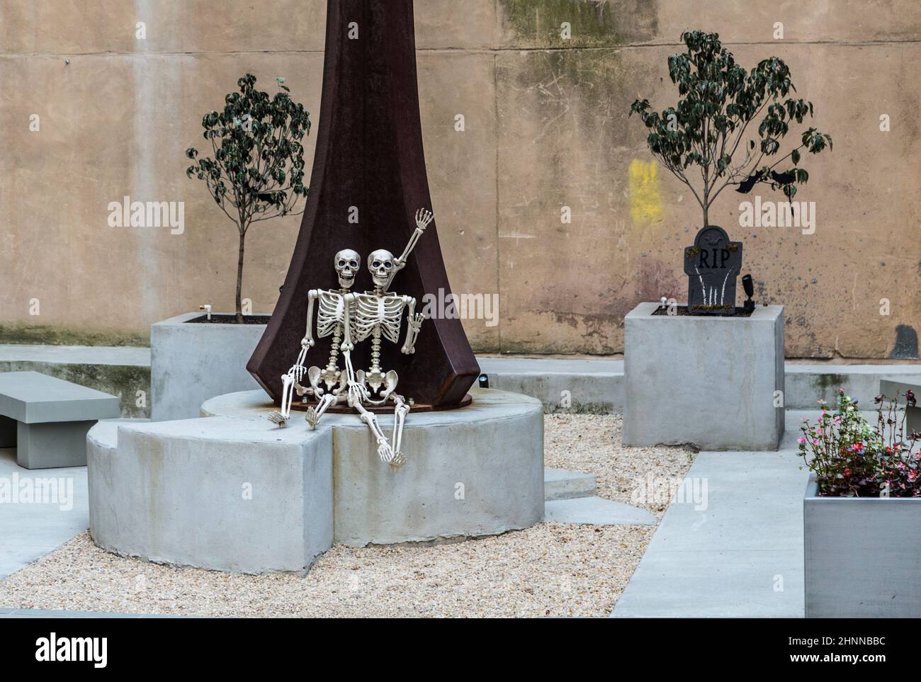 Skeleton sitting on bench hi-res stock photography and images - Alamy