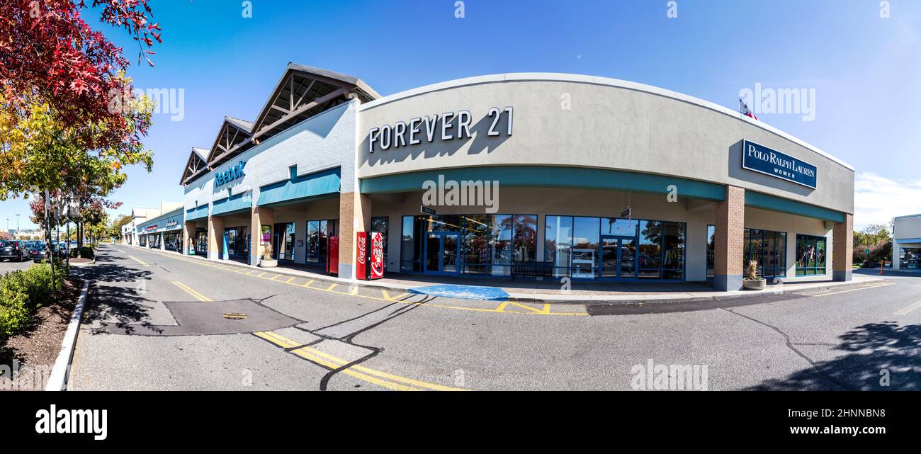 big shopping area Tanger mall in Riverhead Stock Photo - Alamy