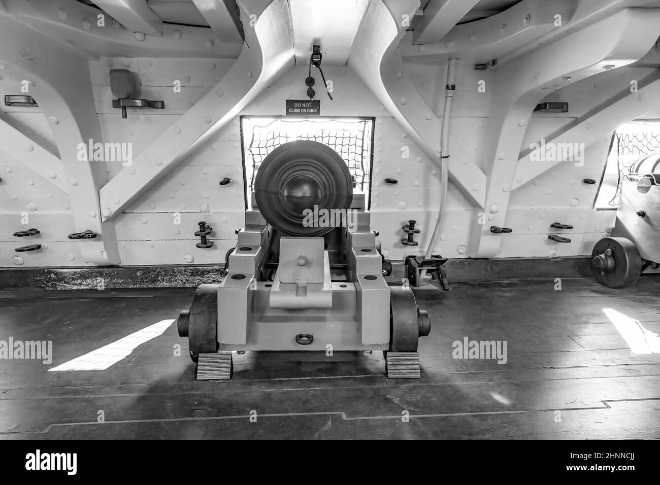 Uss constitution cannon hi-res stock photography and images - Alamy