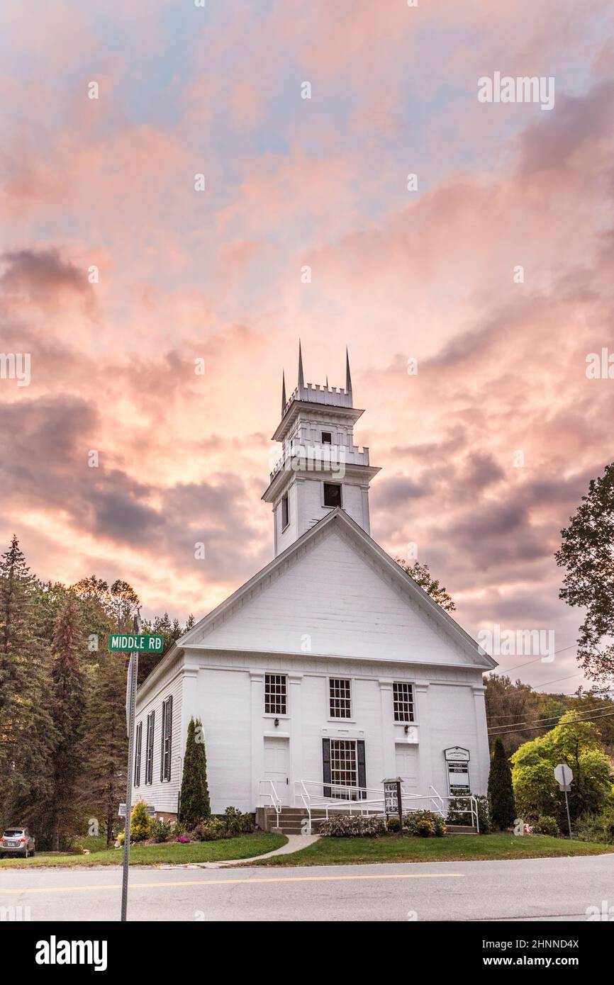 Old congregational church hi-res stock photography and images - Alamy