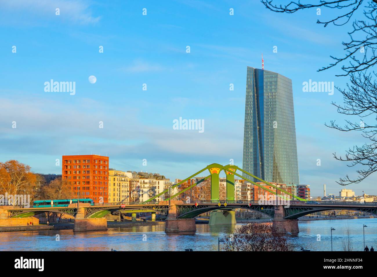 Bank building bridge hi-res stock photography and images - Alamy
