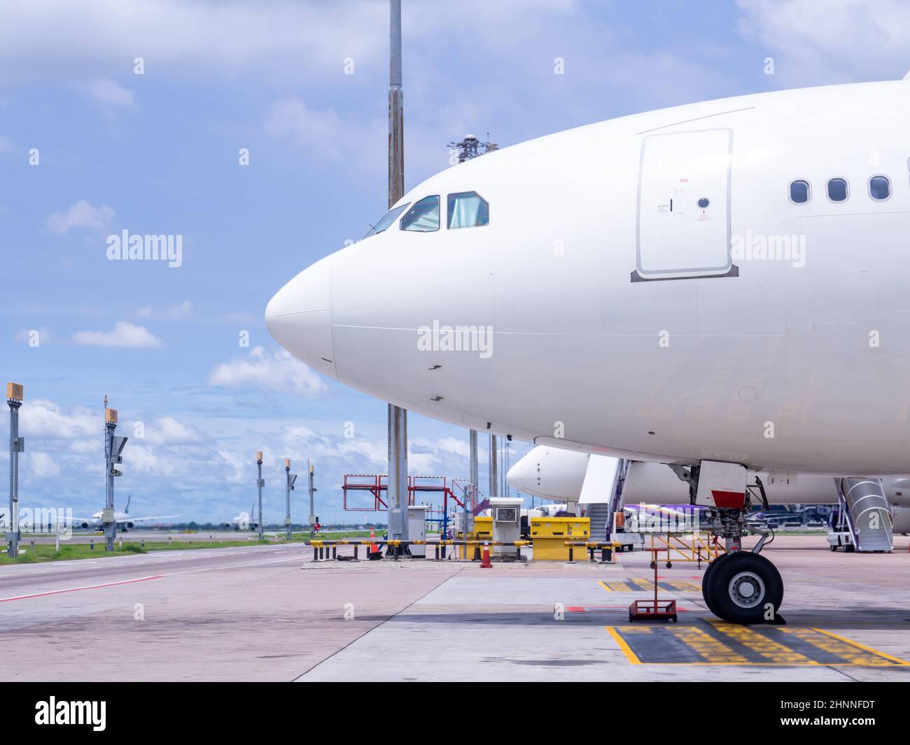 Passengers aircraft near terminal airport hi-res stock photography and ...
