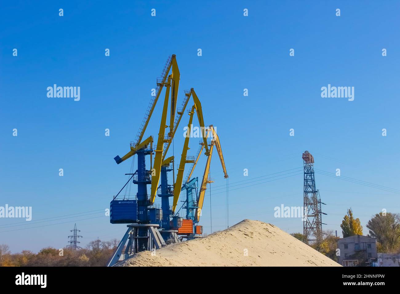 Ship crane loading hi-res stock photography and images - Alamy