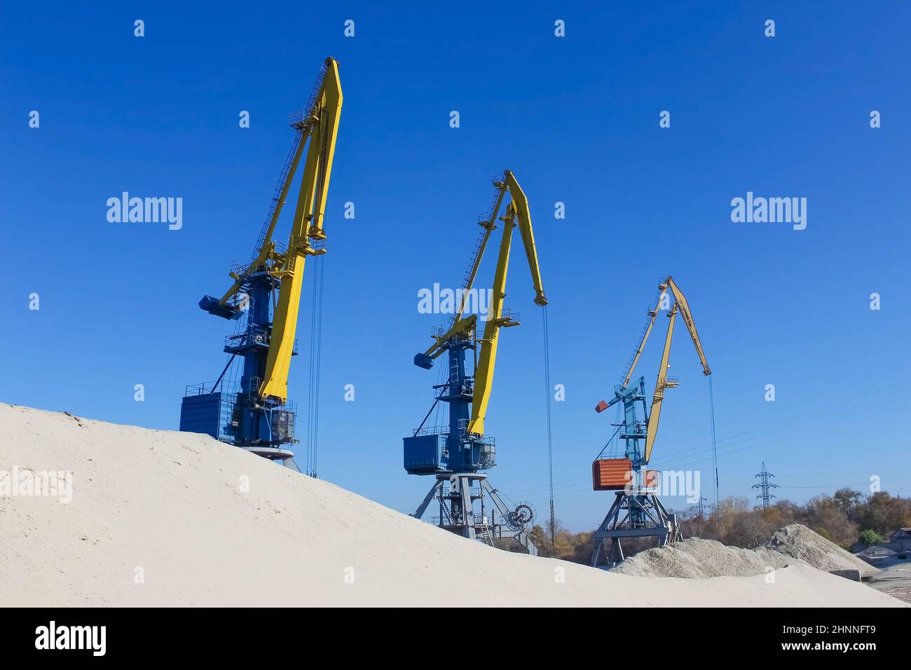 Ship crane loading hi-res stock photography and images - Alamy
