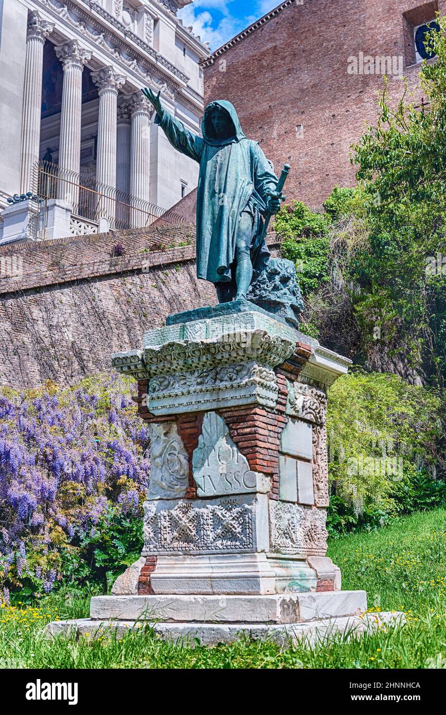 Bronze statue of Cola di Rienzo, Rome, Italy Stock Photo - Alamy
