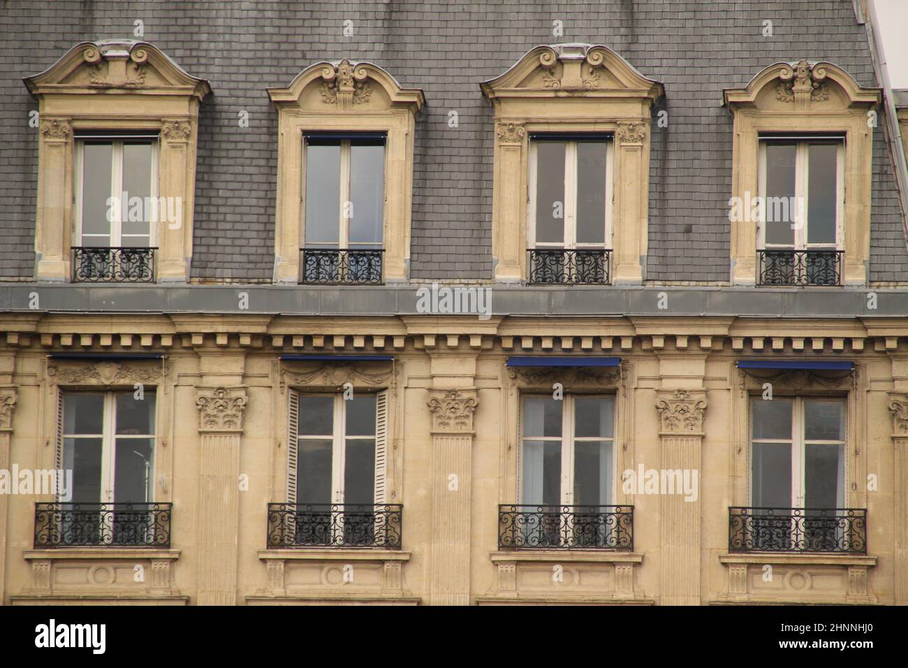 Photo of a vintage building in Paris Stock Photo - Alamy