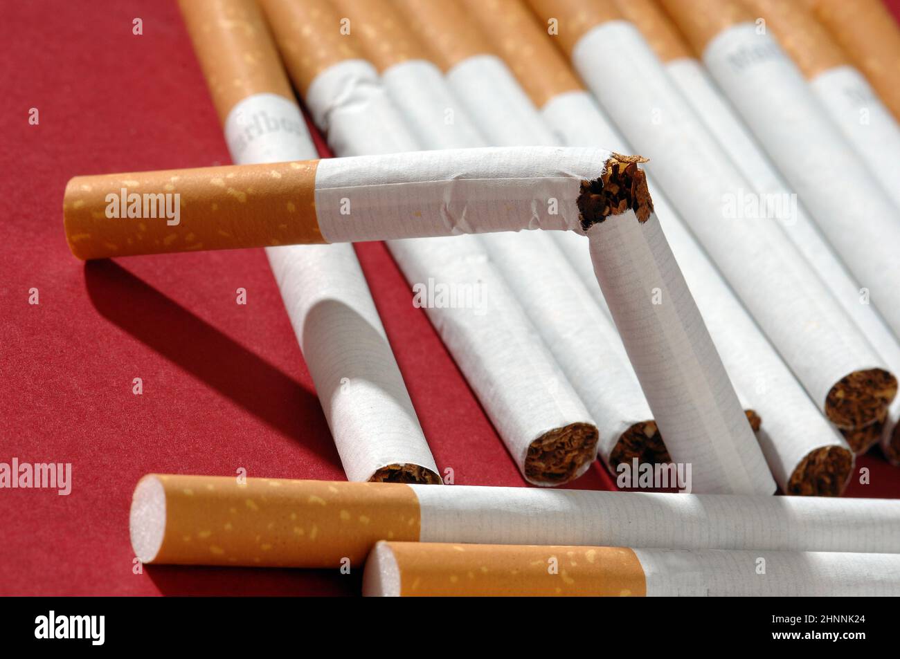 Table tobacco hi-res stock photography and images - Alamy