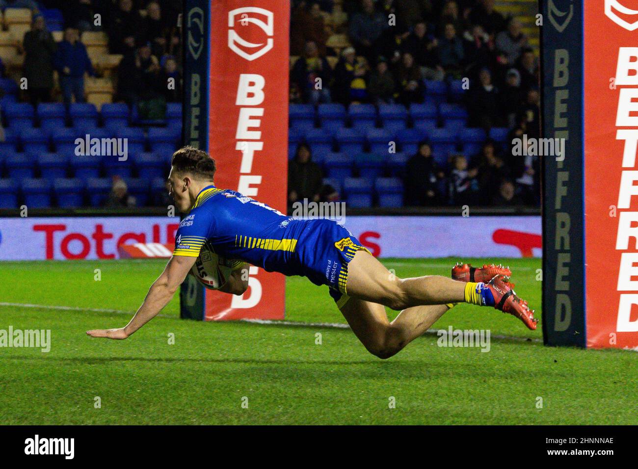 Matty Ashton #5 of Warrington Wolves goes over for a try Stock Photo ...