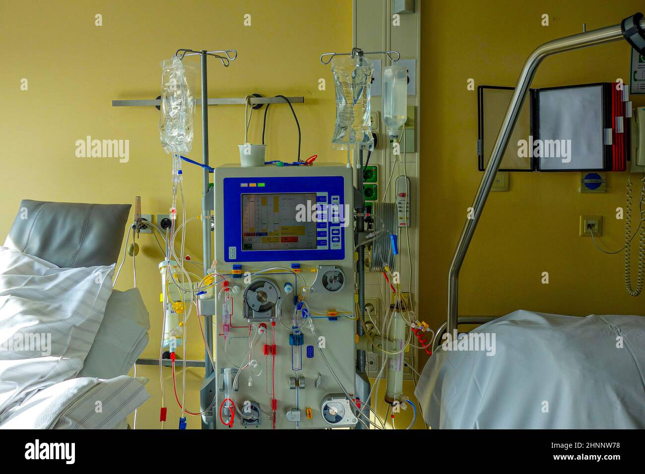 Extracorporeal blood purification procedure hi-res stock photography ...